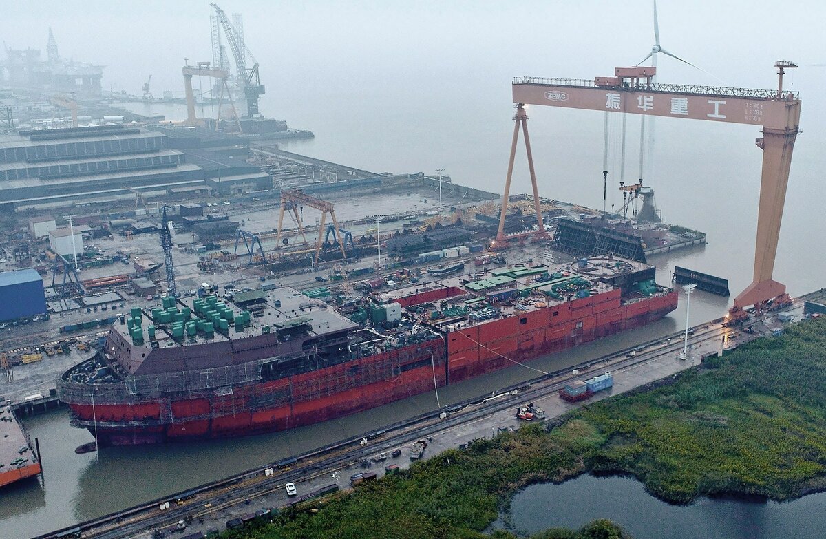 JSD 6000 progress: two half-hull sections assembled | Ulstein