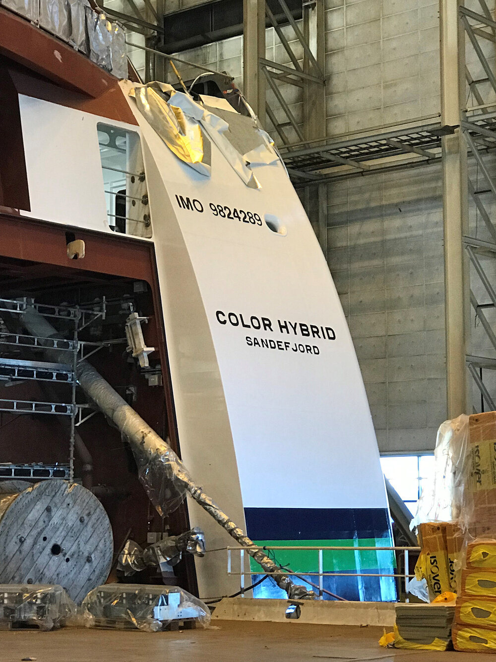 A touch of colour for the 'Color Hybrid' | Ulstein