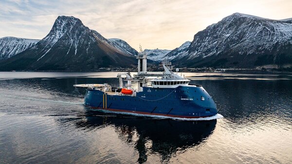 Anchor Handling (AHTS) & Oceangoing Tugs | Vessel portfolio | Ulstein