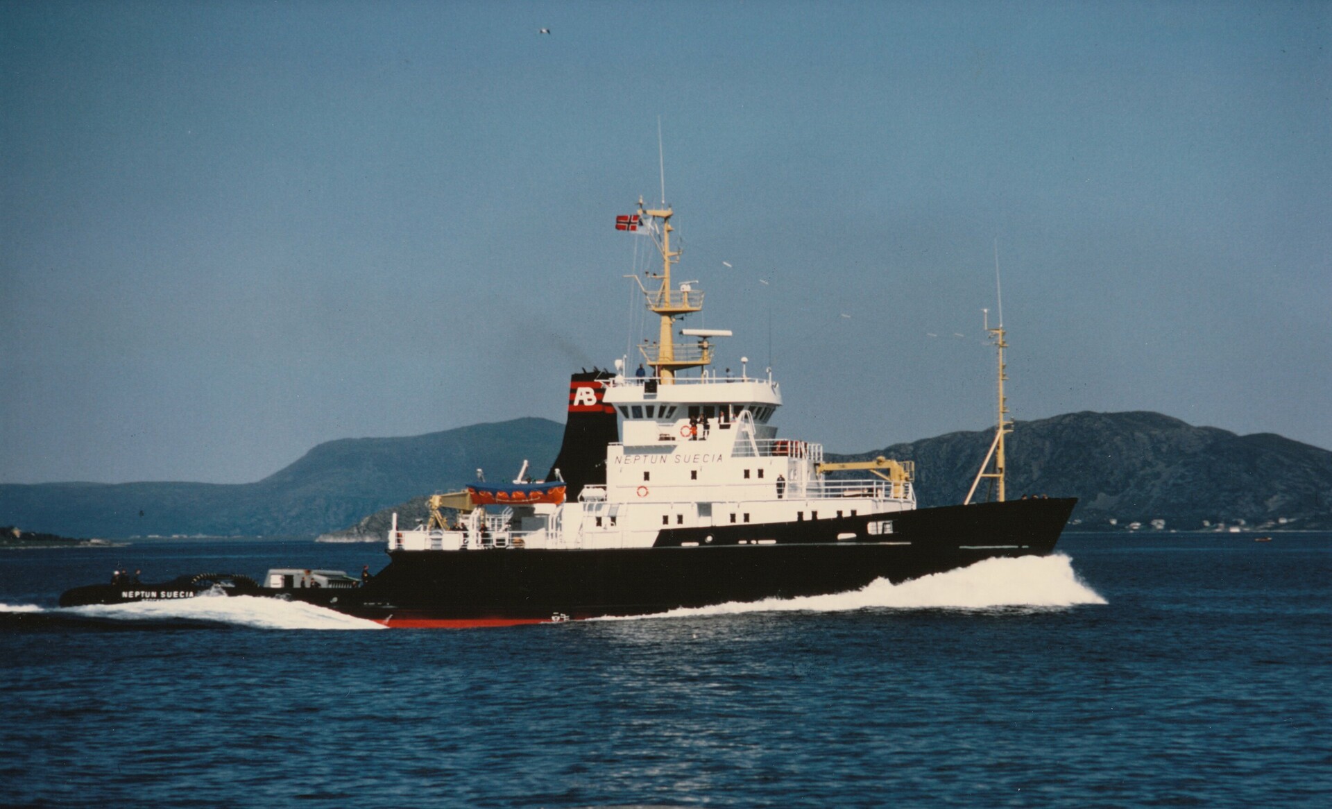 Yno 157 - Neptun Suecia (Abeille Flandre) | Ulstein