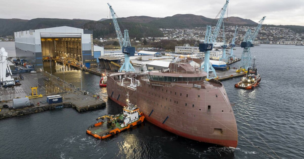 Bernhard Schulte Offshore, Bygg nr. 320 & 321 ved Ulstein Verft ...