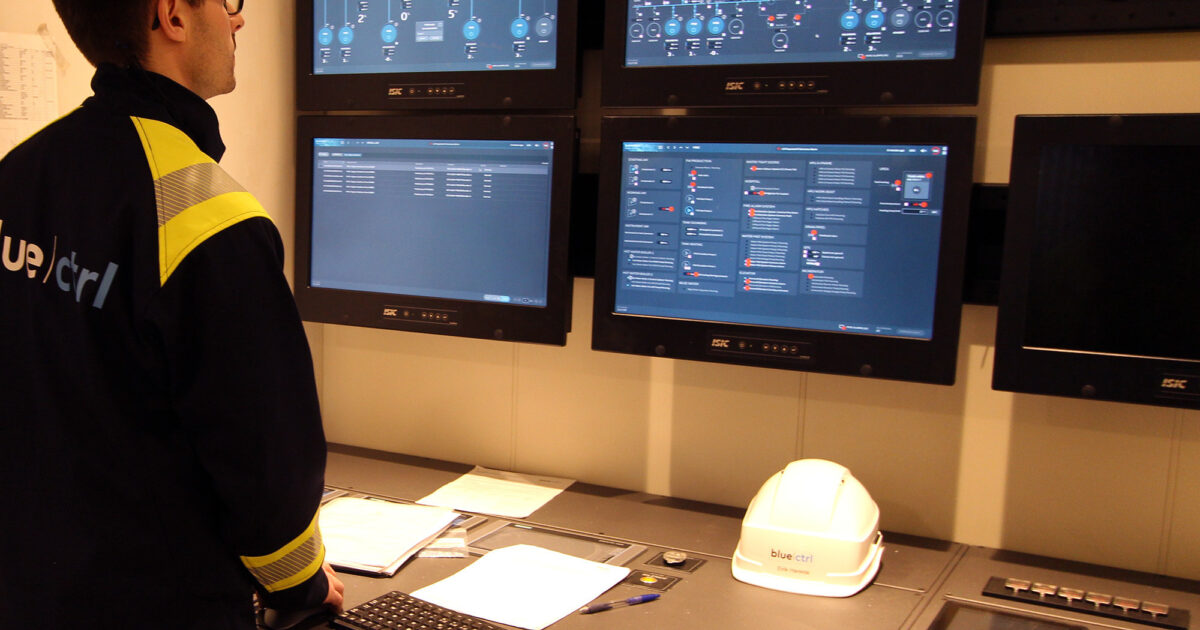 Quality at all levels - installing the IAS system on the… | Ulstein